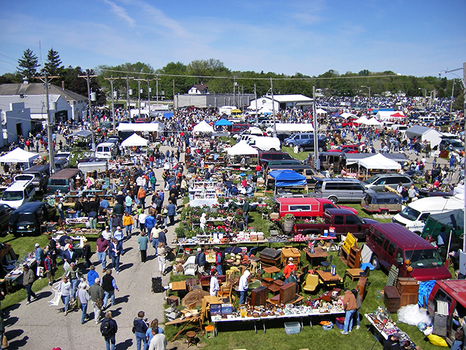 Treasure hunters, unite! This sprawling market is like an analog version of eBay, but with better people-watching opportunities.