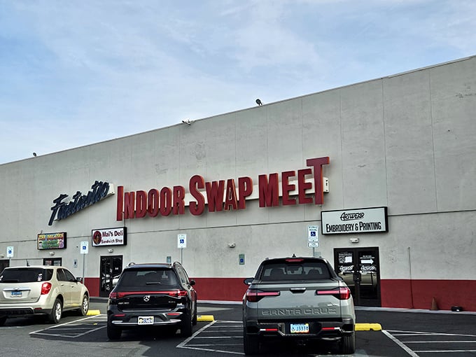 Step right up to the Fantastik show! This indoor bazaar is where Vegas luck meets bargain hunting skills.