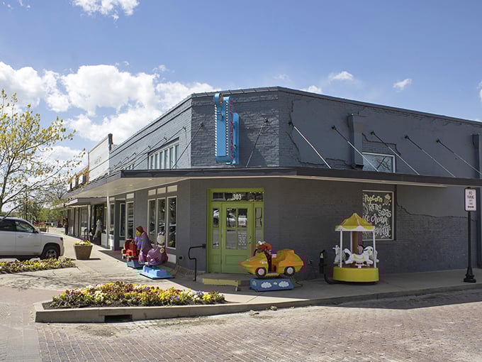 Step right up to candy paradise! Hey Sugar's vintage-inspired facade and quirky ride-ons promise a sweet escape from adulting.