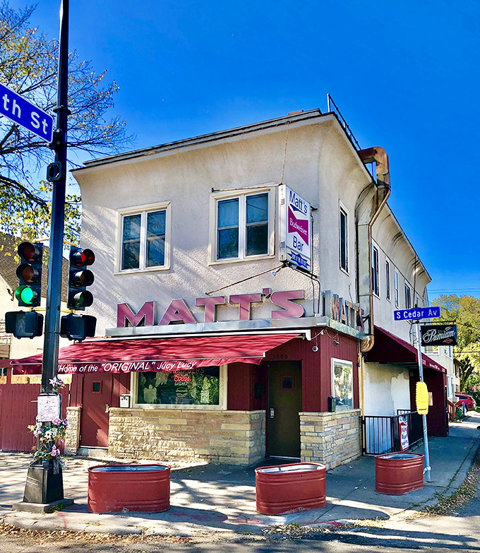 Simplicity reigns supreme at Matt's. It's like your favorite old t-shirt &ndash; comfortable, reliable, and always satisfying.