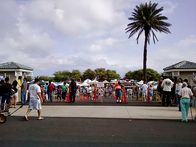 Aloha, shoppers! This isn't just a market; it's a full-blown Hawaiian adventure. Bring your wallet and your sense of wonder &ndash; you'll need both!