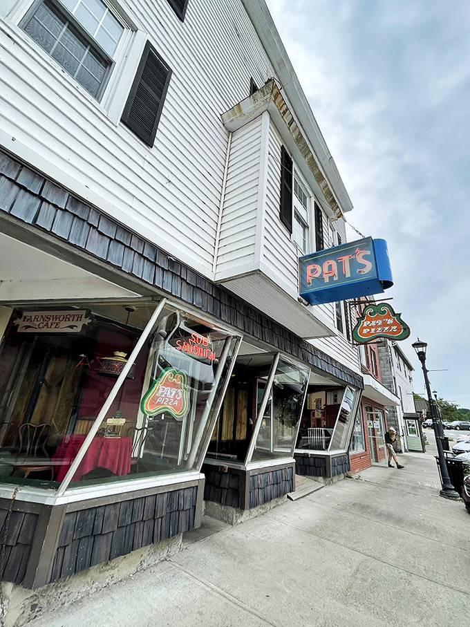 Cozy vibes and legendary thin-crust await at Pat's. It's like a warm hug from your favorite pizza-making uncle.