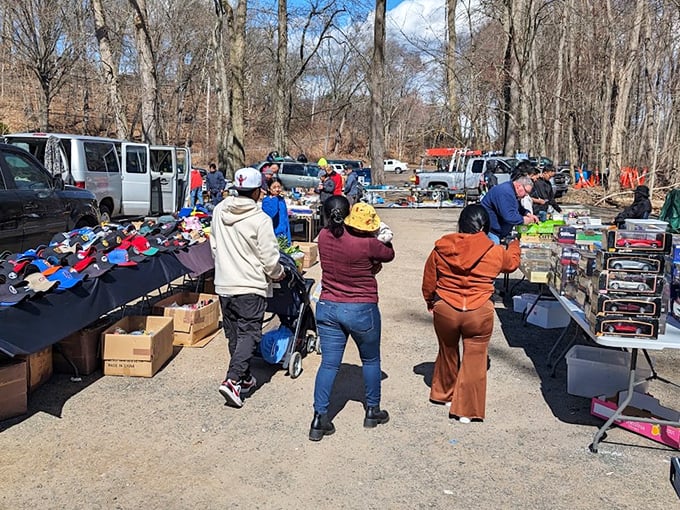 Redwood's summer scene: Where "one man's trash" becomes your new conversation piece. Sunscreen and haggling skills recommended!