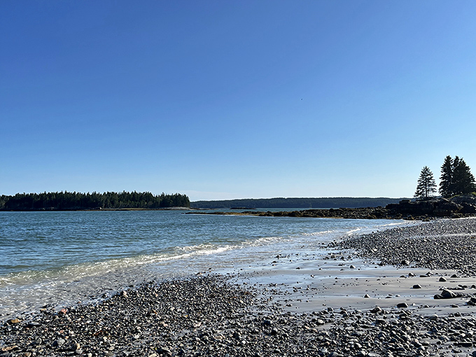 Rocky meets sandy in this beach duet. It's like nature couldn't decide, so it gave us the best of both worlds.