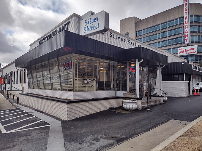 Time-travel never tasted so good! Silver Skillet's retro charm is as irresistible as their legendary country ham.