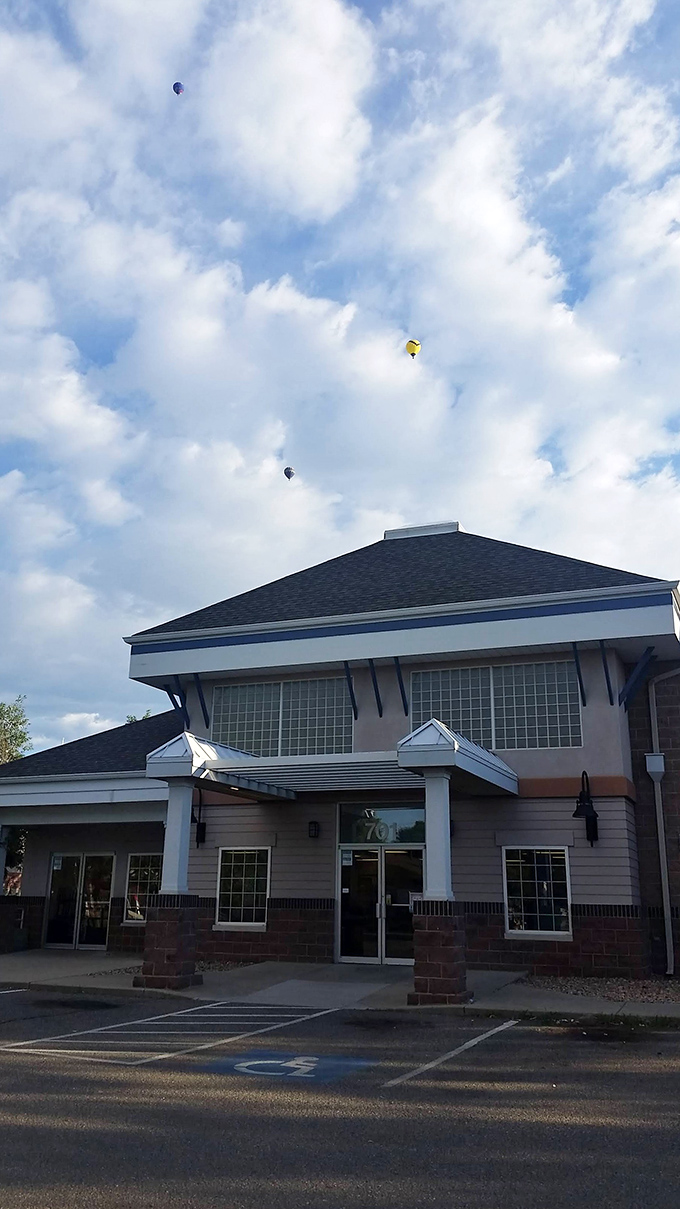 Hot air balloons and hot deals! This thrift store's got more hidden gems than a pirate's chest. Time to channel your inner bargain buccaneer!