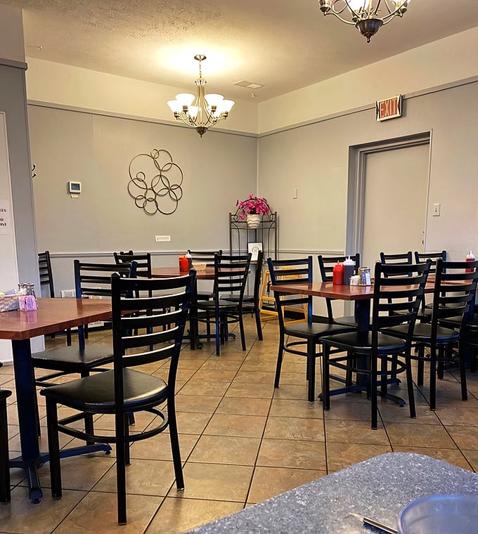 Cozy charm meets breakfast bonanza. This dining room is where pancake dreams come true and coffee cups never run dry.