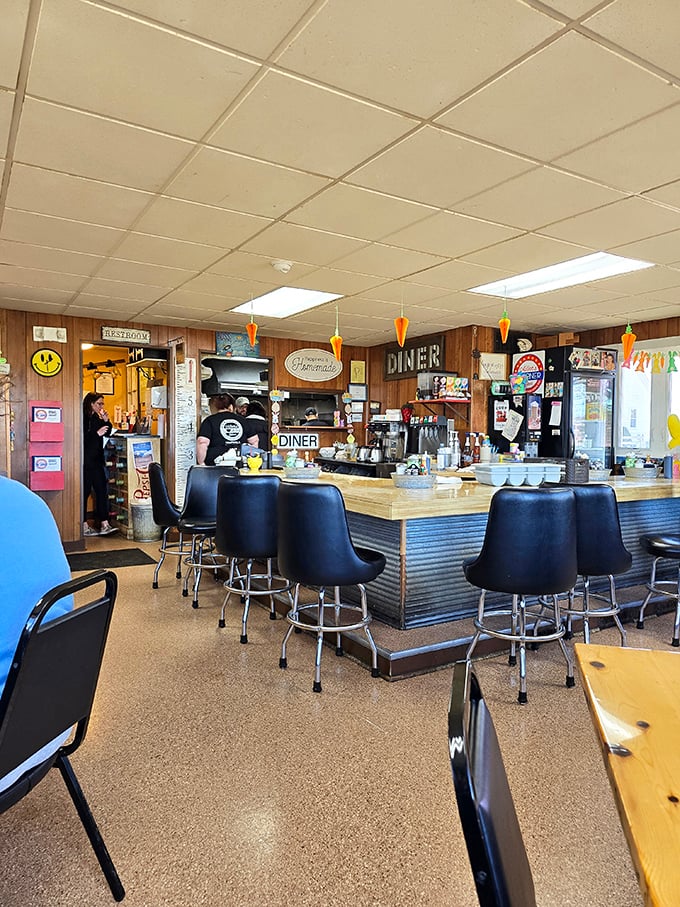 Step into a time machine of taste! This cozy interior is where breakfast dreams come true, complete with retro charm and mouthwatering aromas.