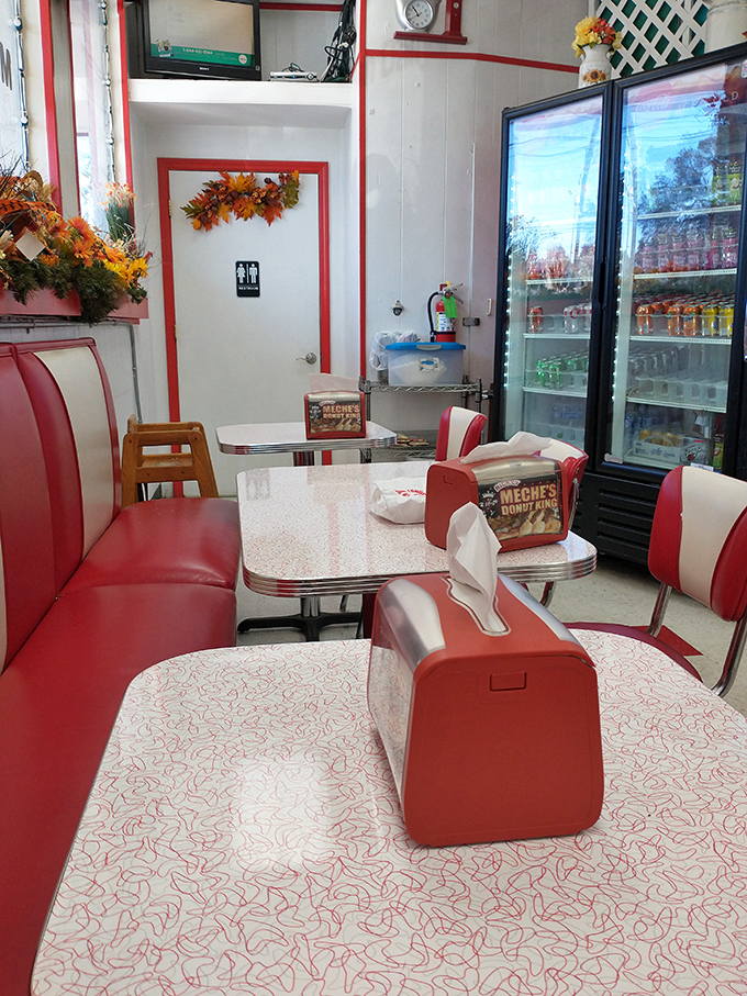 Step into a time capsule of comfort! This retro-chic interior whispers tales of countless coffee klatches and late-night sugar rushes.