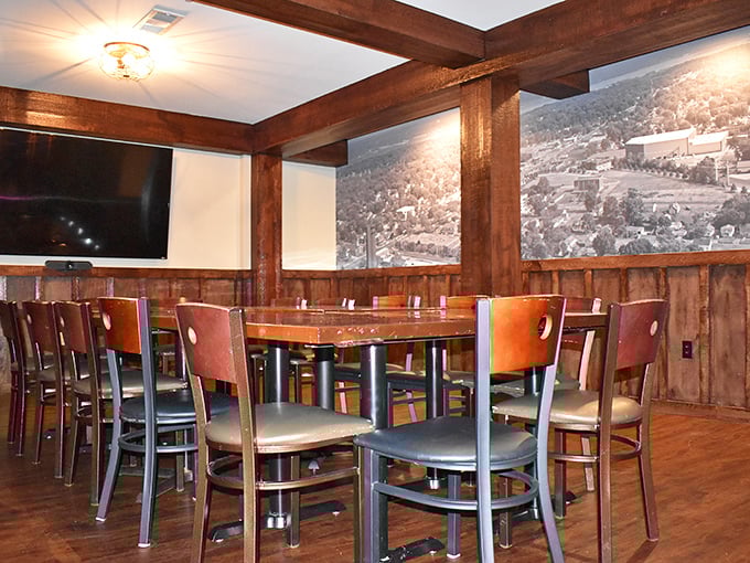 Step inside and travel through time. Oliver's interior feels like your cool grandpa's den, if grandpa was a master pizzaiolo with impeccable taste.