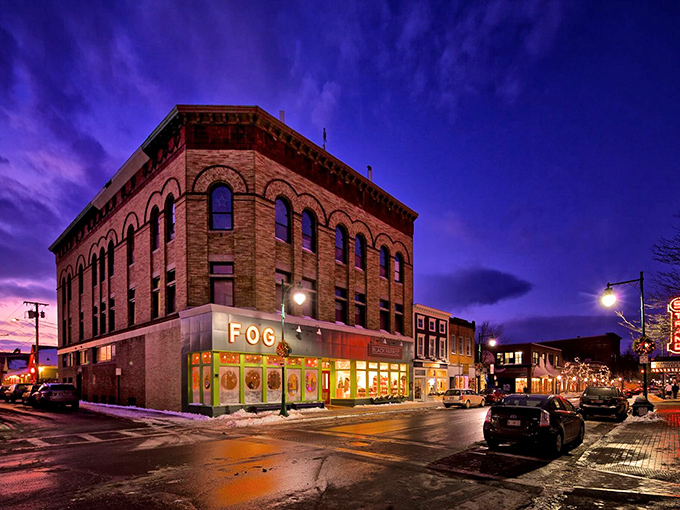 The FOG rolls in... but it's not the weather! This cozy cafe is where locals gather to warm up, caffeinate, and plot their lobster-eating strategies for the day.