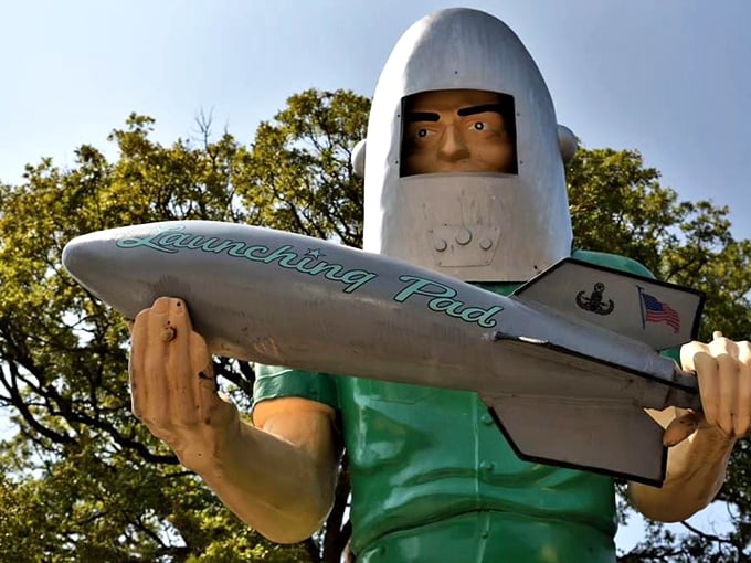 Talk about a piercing gaze! Our emerald astronaut's steely eyes seem to say, "I've seen things you people wouldn't believe. Like the lunch rush at a Route 66 diner."