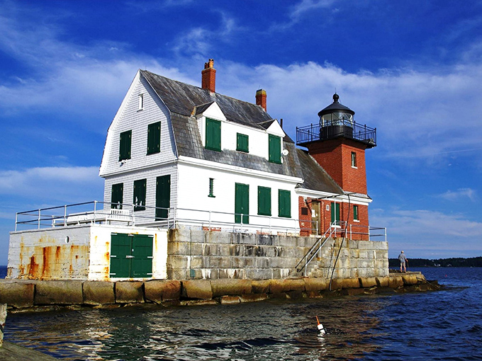 Talk about a room with a view! This lighthouse keeper's quarters could give any coastal B&B a run for its money.