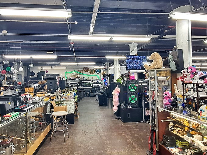 Step into a bargain hunter's paradise! This sprawling interior is a labyrinth of potential purchases, where one person's castoff becomes another's prized possession. Let the treasure hunt begin!