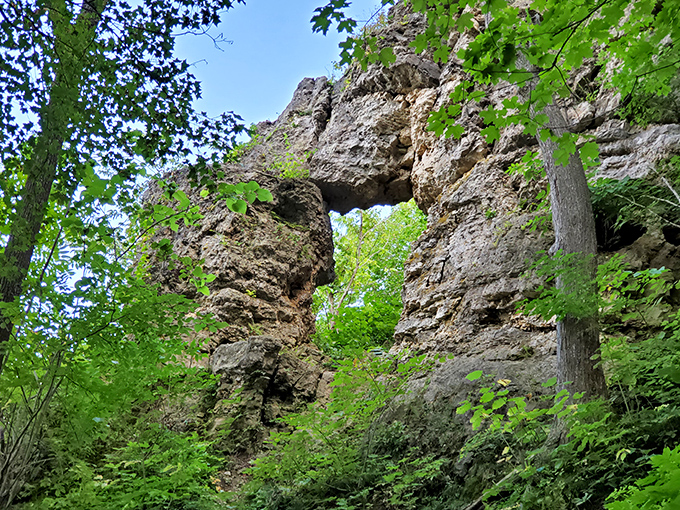 Rock on! This natural arch is like Mother Nature's attempt at abstract sculpture. Michelangelo, eat your heart out!
