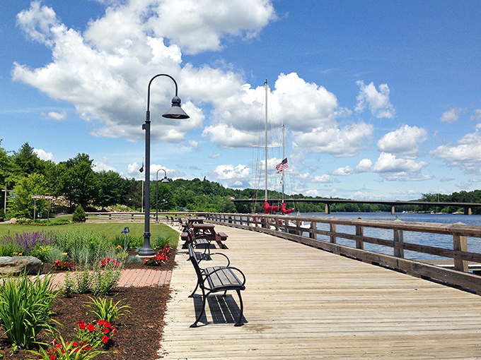 Serenity now! This waterfront park is where Mainers come to trade their lobster bibs for picnic blankets and soak up the riverside vibes.