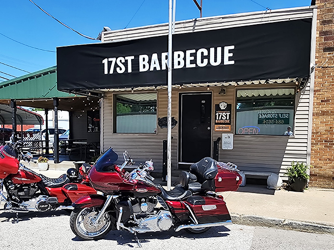 17th Street Barbecue: Where bikers and foodies unite! This unassuming joint's got more flavor packed in than a Harley's got horsepower.