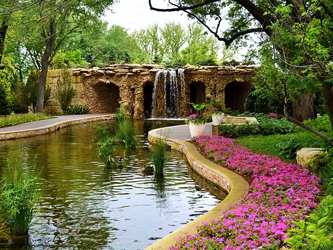 Nature's own waterfall wonderland awaits. This garden makes Niagara Falls look like a leaky faucet &ndash; but with better landscaping.