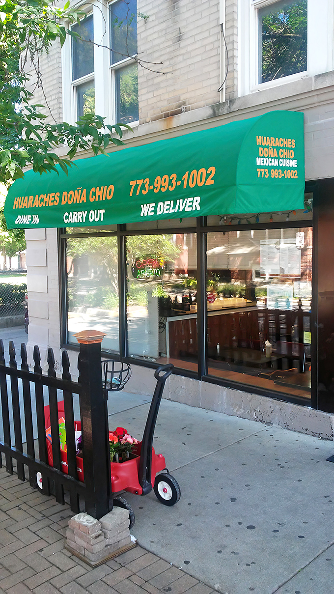 Huaraches Do&ntilde;a Chio: Where sandal-shaped dreams come true! These masa masterpieces are like edible works of art, topped with a rainbow of flavors.