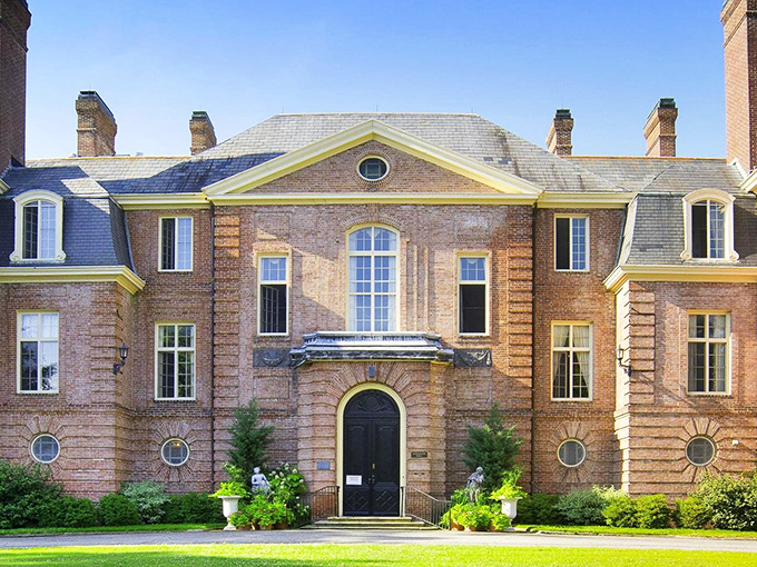 Kingwood Center: A French Provincial dream that'll make you say "Ooh la la!" Bet your garden doesn't have a mansion as its centerpiece.