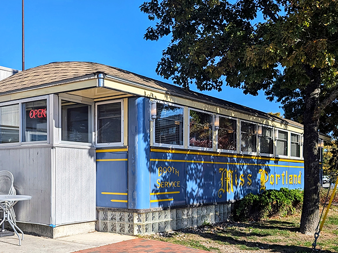 Miss Portland Diner: The belle of the breakfast ball. This blue-trimmed beauty dishes out history with every plate of home fries.