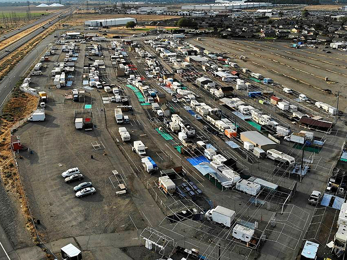 Pasco's sprawling spectacle: A sea of RVs and tents as far as the eye can see. Bargain city, population: everyone!