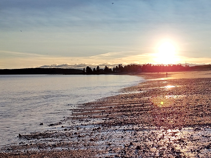Sunset or screensaver? This beach blurs the line between reality and desktop background. No Photoshop required!
