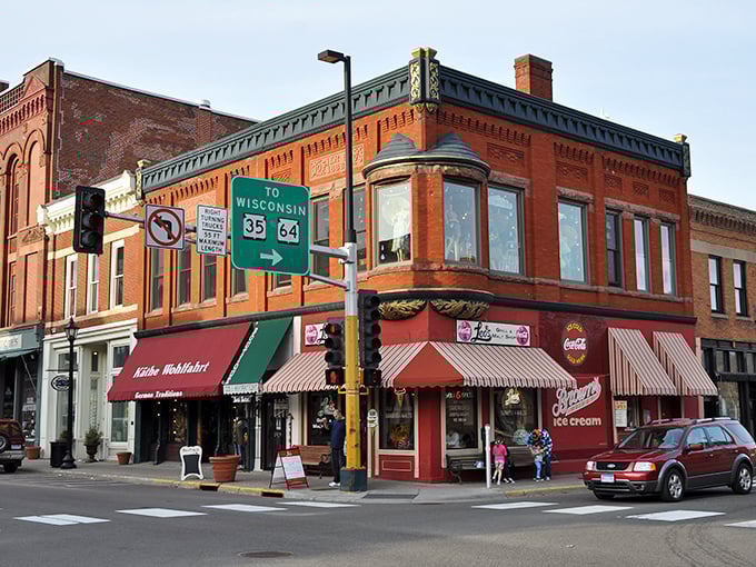 Stillwater's riverfront: Where the Mississippi meets charm! It's like Mother Nature and history decided to throw a block party.