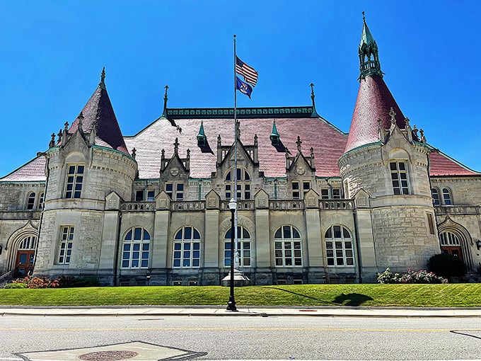 Who says government buildings can't have style? This former post office puts the "castle" in Castle Museum.