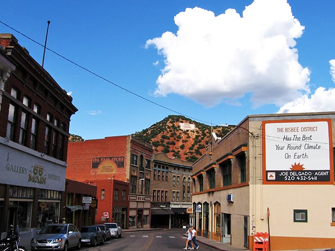 The Bisbee District sign promises the "best year-round climate on Earth." Looks like Mother Nature's favorite child got all the good weather!