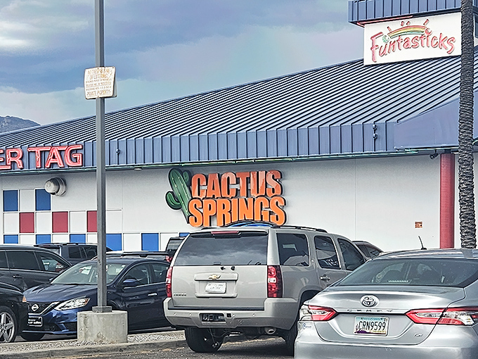 Putting paradise: Mini-golf in the desert&mdash;because sand traps weren't challenging enough already!