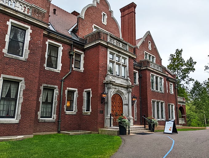 "Ivy goals, anyone?" Glensheen's exterior is so picturesque, it makes you wonder if Mother Nature moonlights as a decorator.