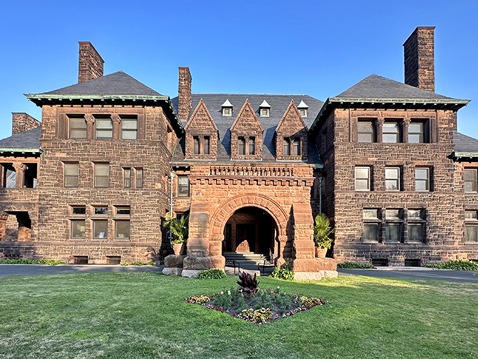Arches and turrets and chimneys, oh my! Hill's house is what happens when "go big or go home" becomes an architectural style.