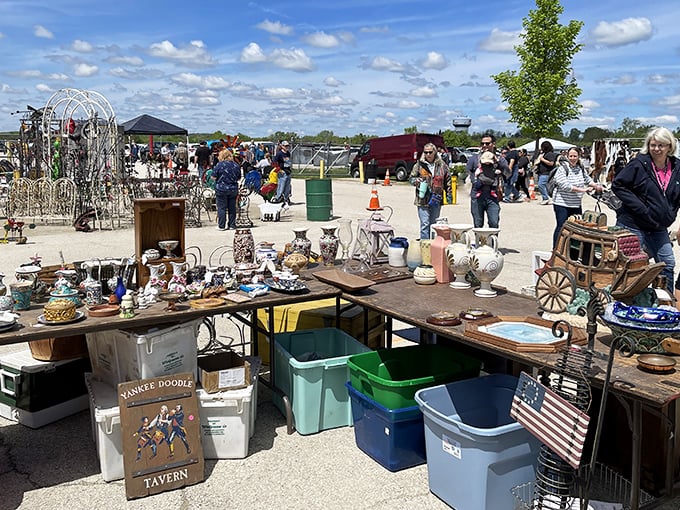 Outdoor bargain bonanza! Kane County Flea Market spreads its wares under the Illinois sky, turning parking lots into Ali Baba's cave of wonders.