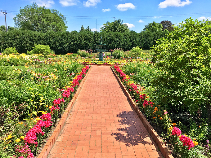 Who needs yellow brick roads? These flower-lined paths in Munsinger Gardens lead straight to horticultural heaven. Oz, eat your heart out!