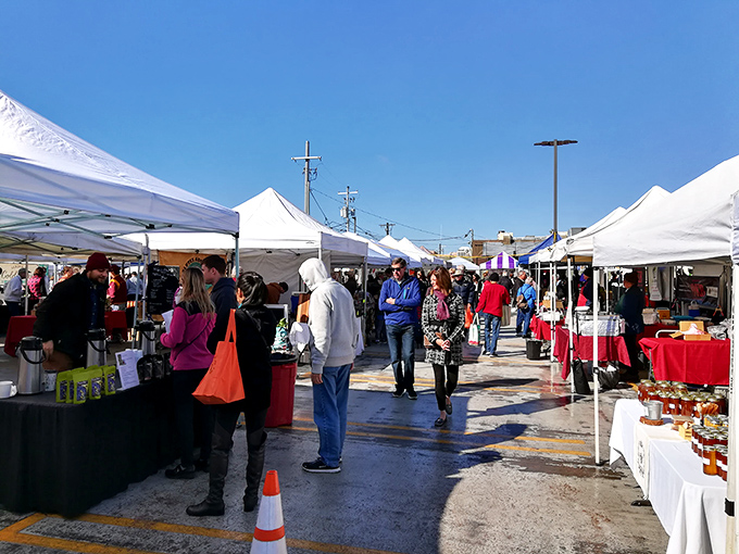Farmers market or food festival? In Scottsdale, it's both! Stroll through a gastronomic wonderland under the Arizona sun.