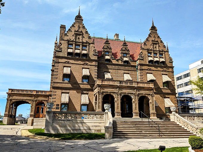 Gilded Age glamour meets Brew City pride. The Pabst Mansion's ornate interiors might just inspire you to raise your pinky while sipping that PBR.
