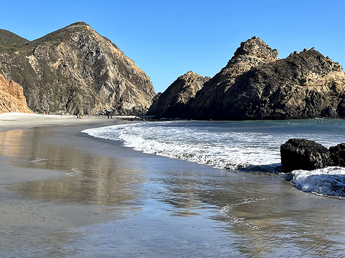 Golden hour at Pfeiffer Beach. When the sun hits that arch just right, it's like watching Earth's own light show. No tickets required!