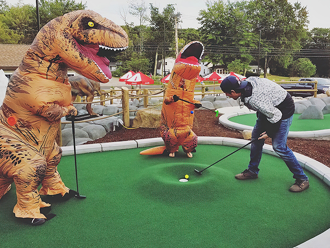 Dino-mite fun awaits! Dodge raptors, navigate giant eggs, and try not to extinct your chances at a hole-in-one.