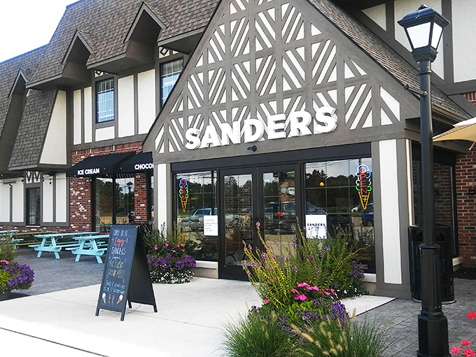 Ice cream paradise alert! Sanders' scoops are so legendary, they make plain vanilla feel like a Hollywood star.