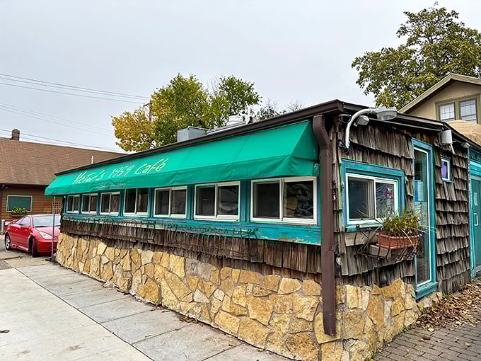 Hemingway would approve! Victor's weathered charm and cozy patio transport you to old Havana faster than you can say "mojito."