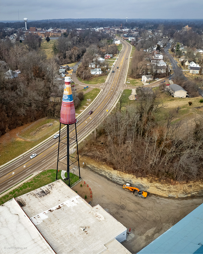 French fries, meet your match! This colossal catsup bottle is the Midwest's answer to the Eiffel Tower.