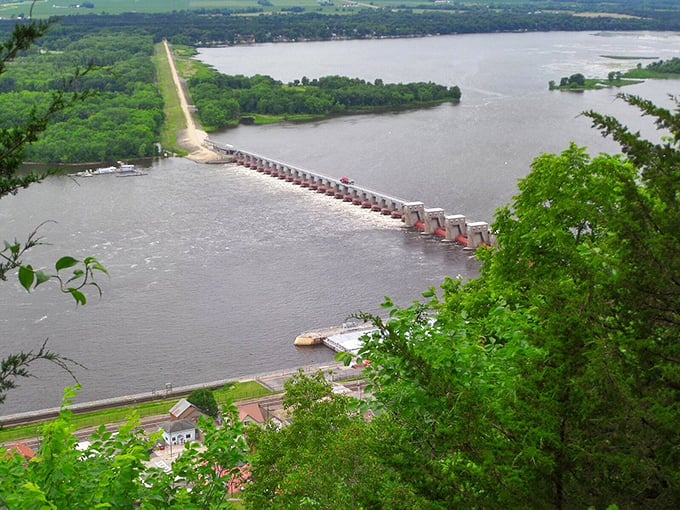 Lock and Dam No. 4: Where boats do the cha-cha slide up and down the Mississippi. It's like an aquatic elevator, but with more fish and fewer muzak tunes.