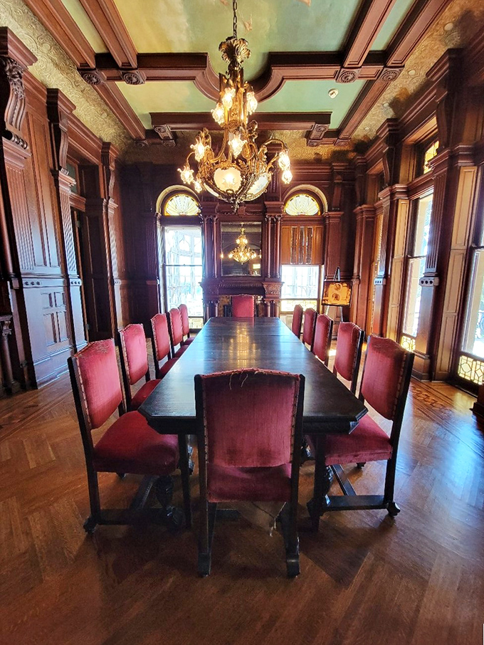 "Dinner for twelve, or just you and your thoughts?" This dining room could host a royal banquet or a cozy t&ecirc;te-&agrave;-t&ecirc;te with equal panache.