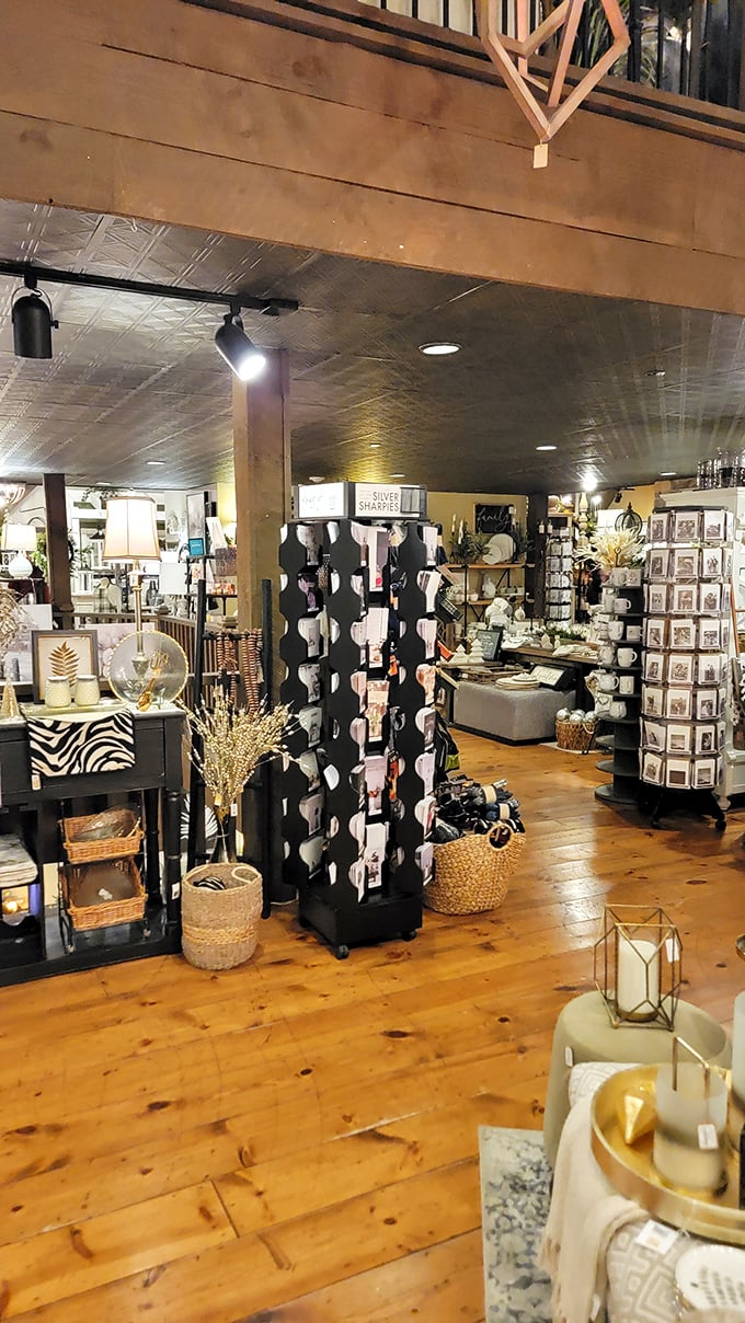 Aladdin's cave, eat your heart out! This interior puts the 'wonder' in 'wonderland,' with enough sparkle to make a magpie swoon.