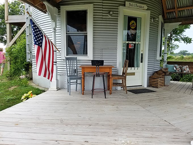 Stars and stripes and circular delights! This porch is where American ingenuity meets Midwestern hospitality. Pull up a chair and stay awhile.