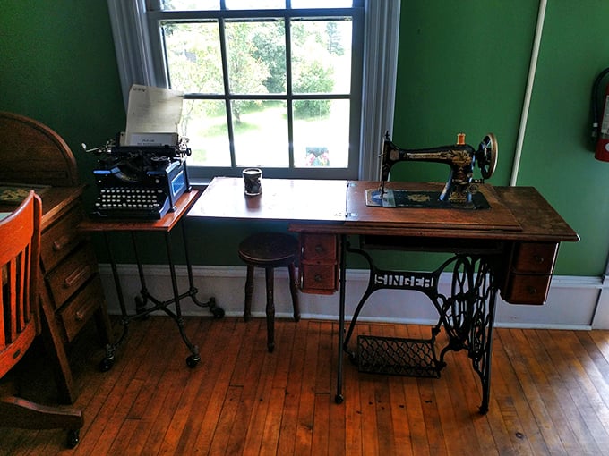 Writer's block? Not here! This vintage setup might just inspire you to pen the next great American novel – or at least a witty postcard to Aunt Mabel.