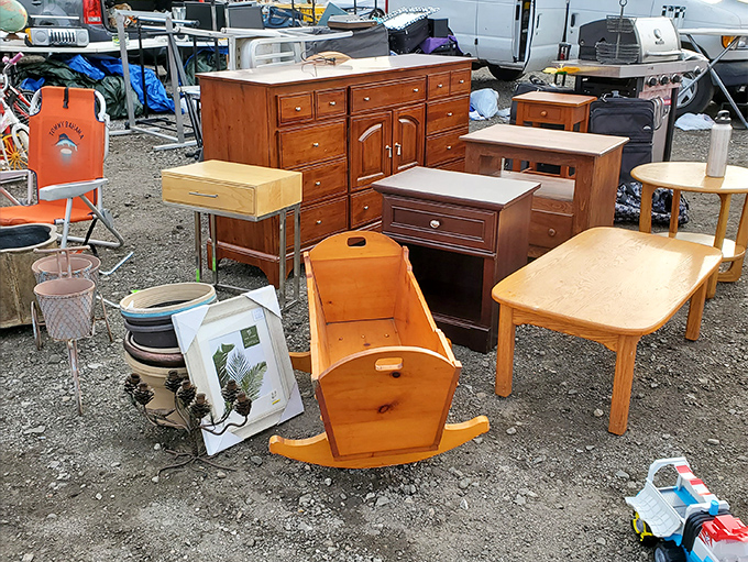 Furniture fanatics, rejoice! This outdoor display is a wooden wonderland of potential, from sturdy dressers to charming rocking cradles. Who knew one person's castoffs could be another's rustic chic?