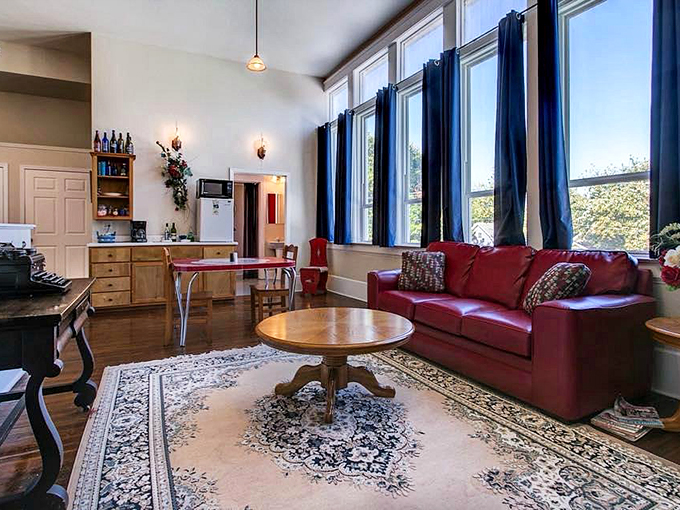 Forget cramped dorm rooms! This spacious suite could make even the most studious pupil play hooky. Red leather, a hint of "Breakfast Club" cool.