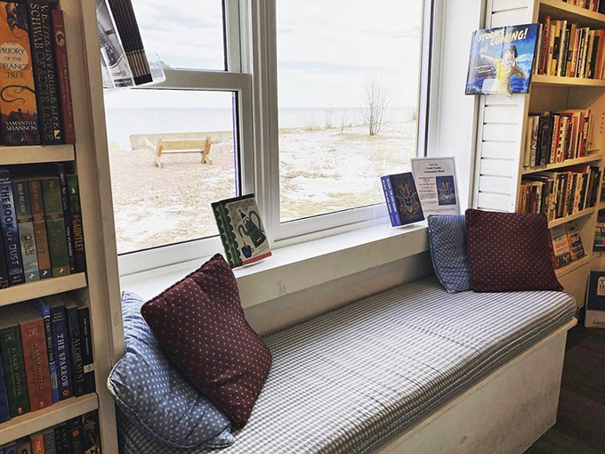 Window shopping takes on a whole new meaning when Lake Superior is your view. Talk about a perfect reading spot!